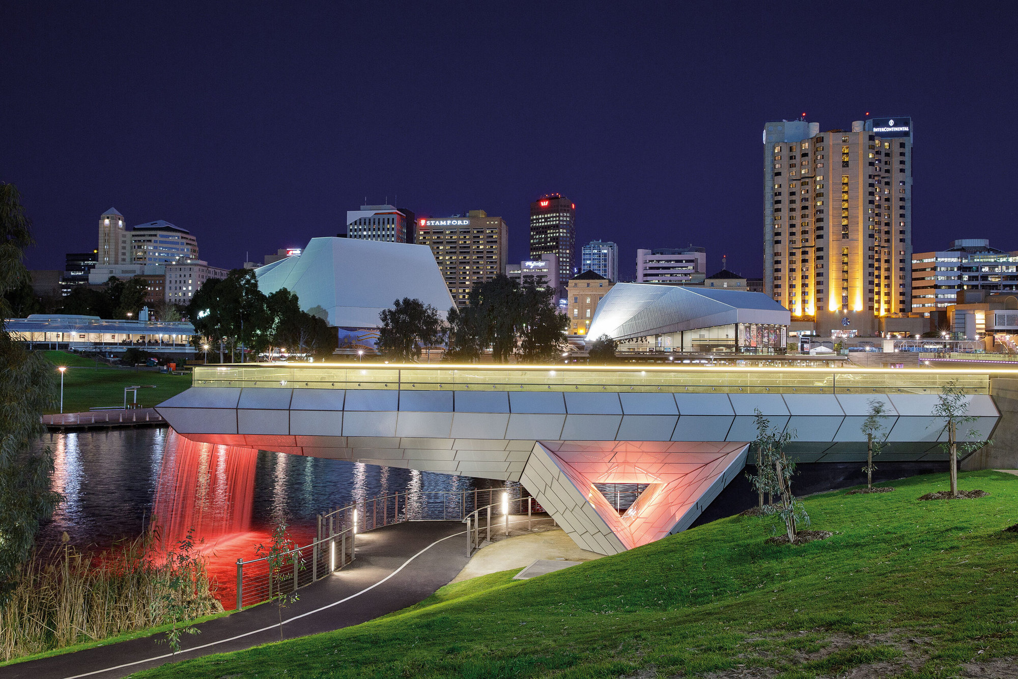 Adelaide Riverbank Pedestrian Bridge – Tonkin Zulaikha Greer
