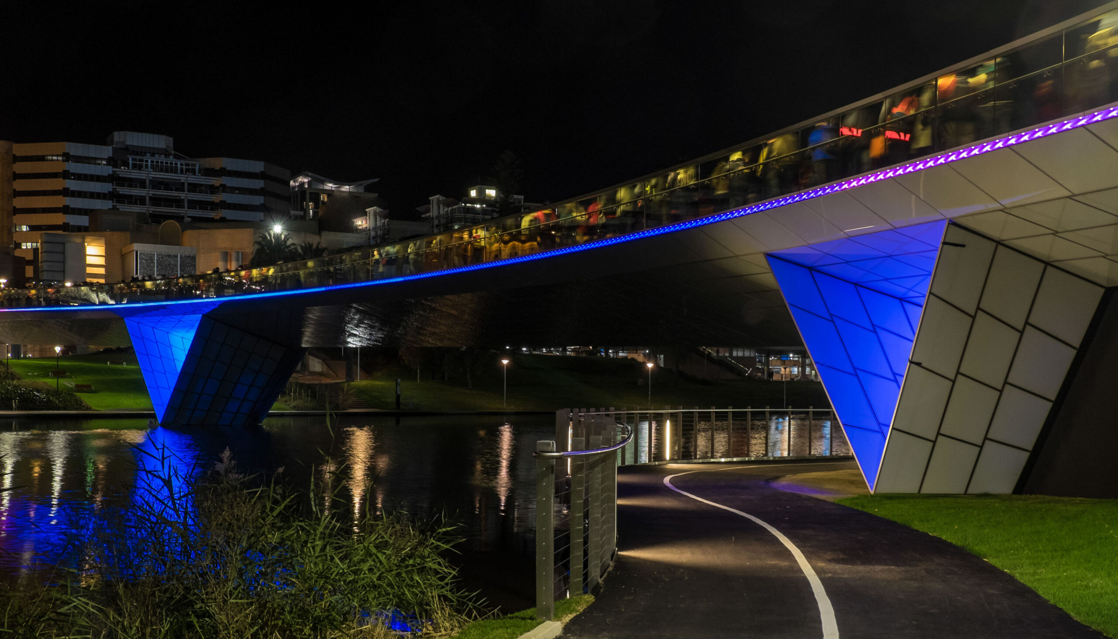 Adelaide Riverbank Pedestrian Bridge – Tonkin Zulaikha Greer