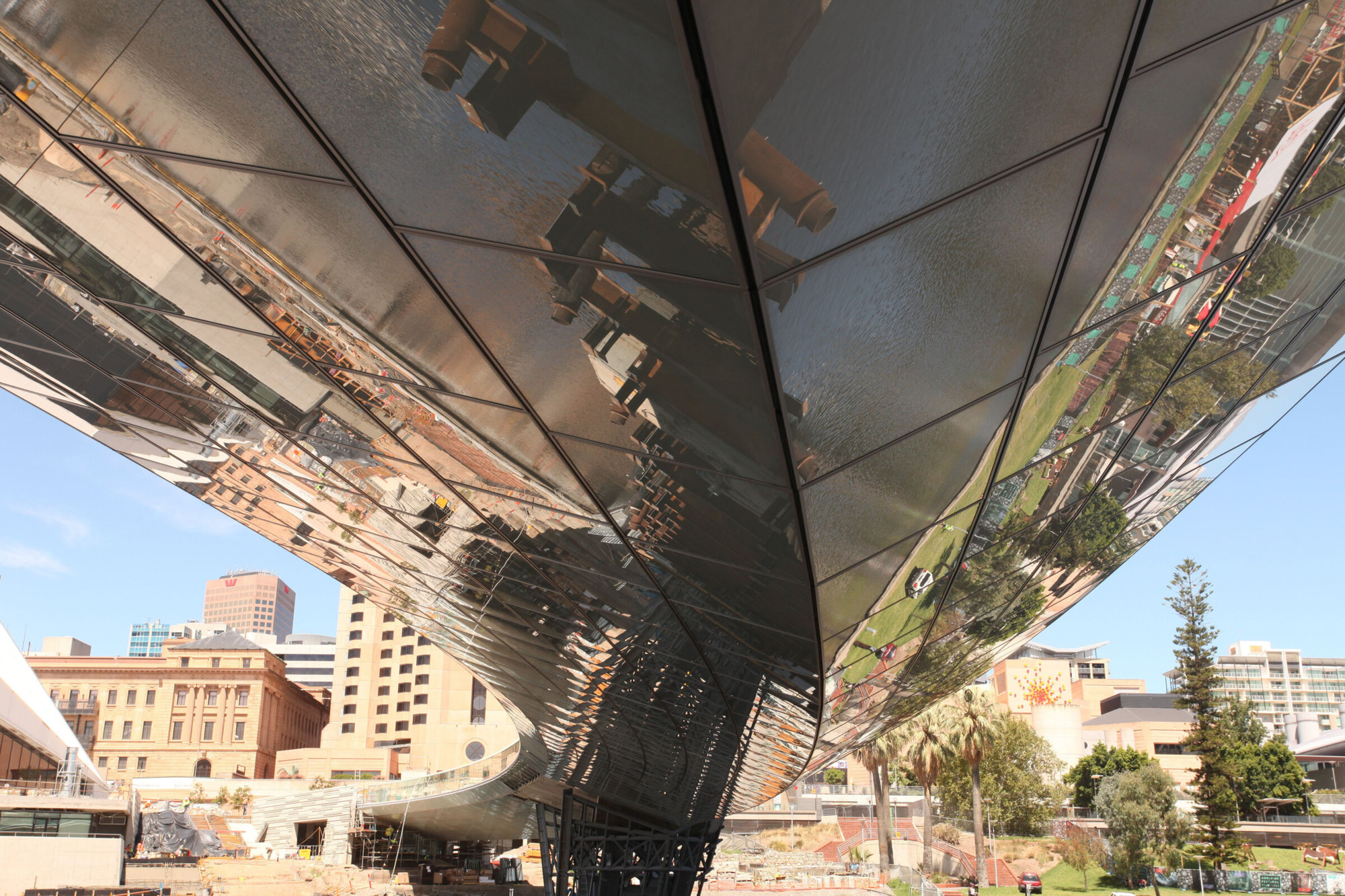 Adelaide Riverbank Pedestrian Bridge – Tonkin Zulaikha Greer
